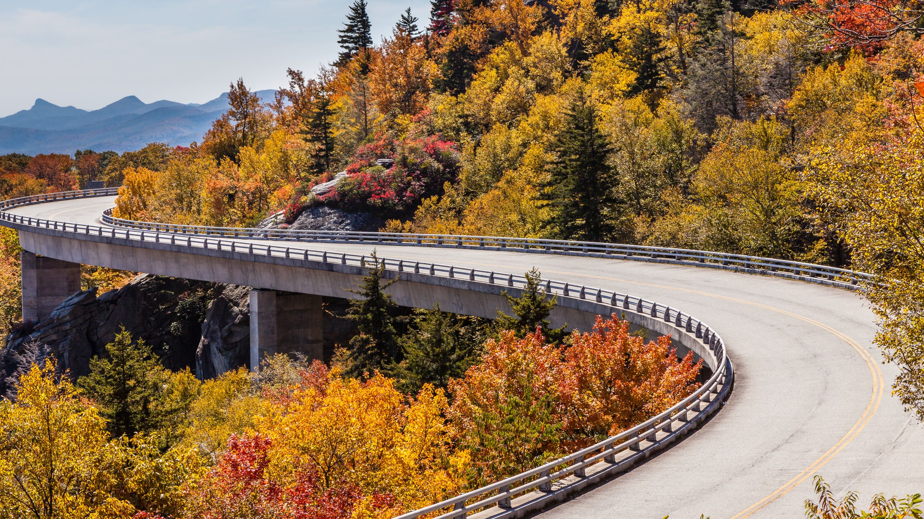 Epic & Beautiful Scenic Drives Around the World - Dips and Trips