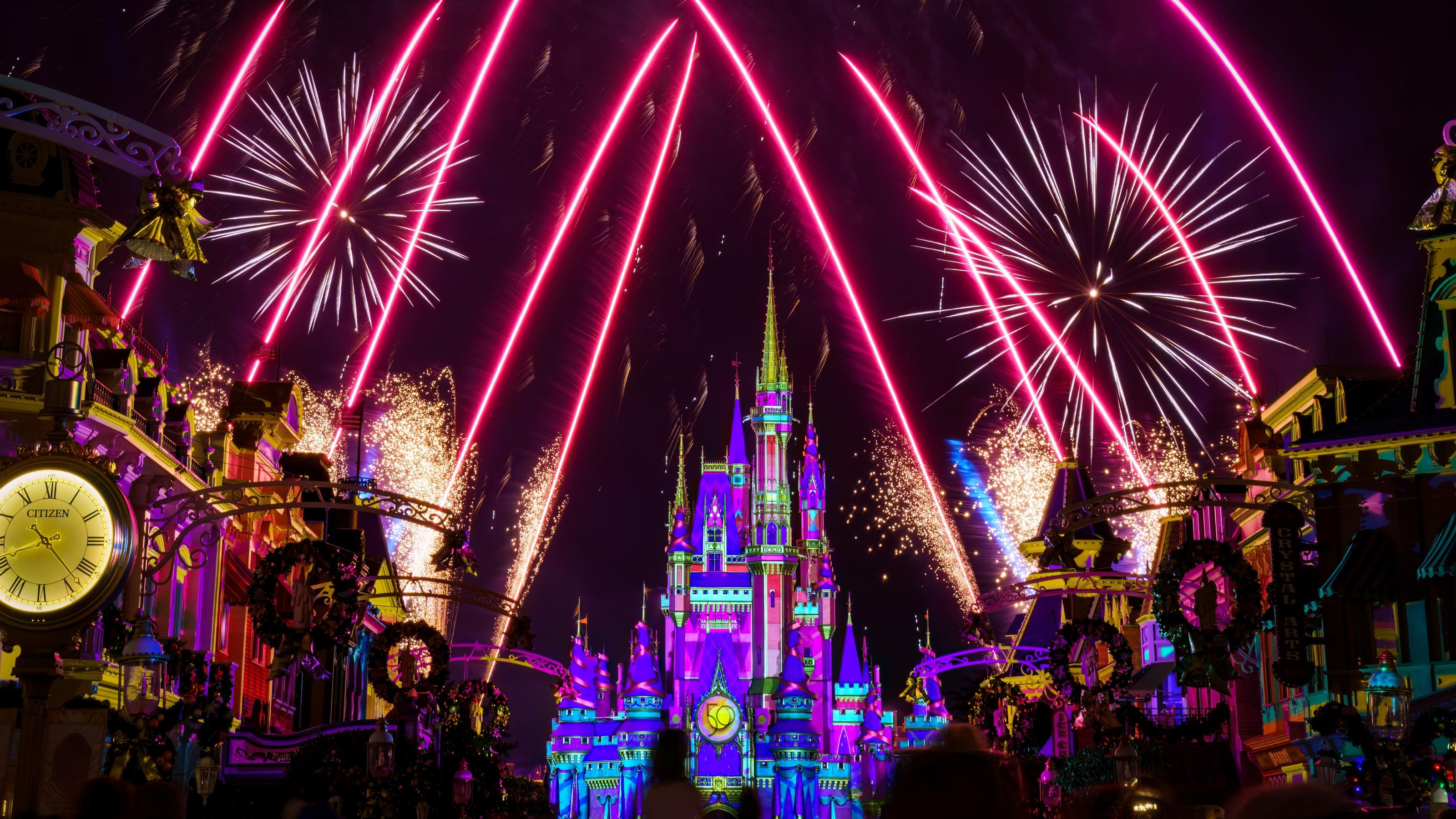 Disney Fireworks Show To Change Time Slots - Dips and Trips